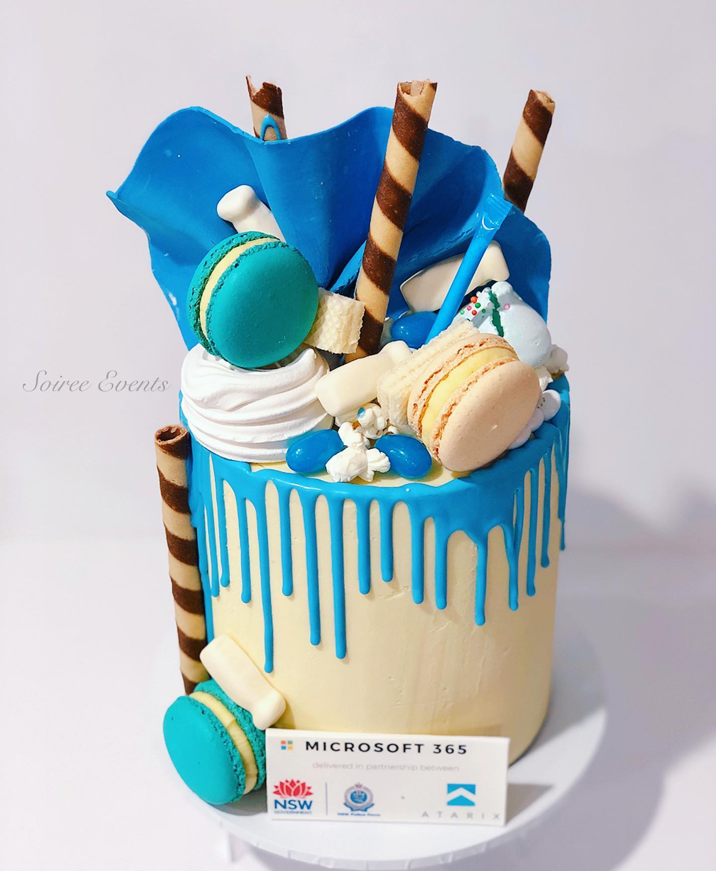 Blue Dreamland Cake – Soiree